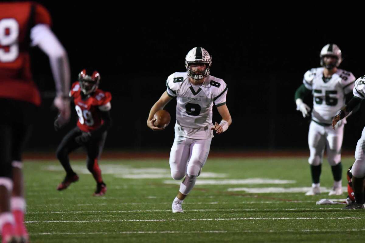 Norwalk cruises past Central