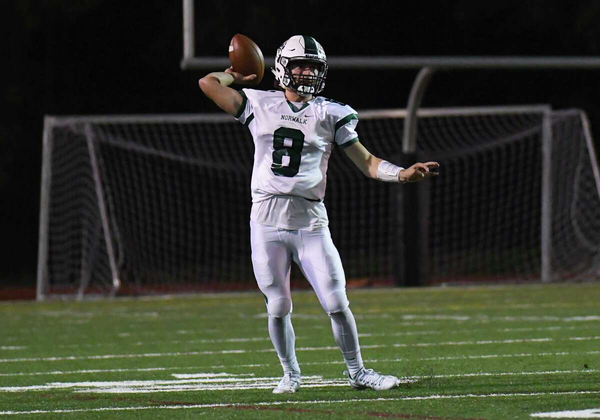 Norwalk cruises past Central