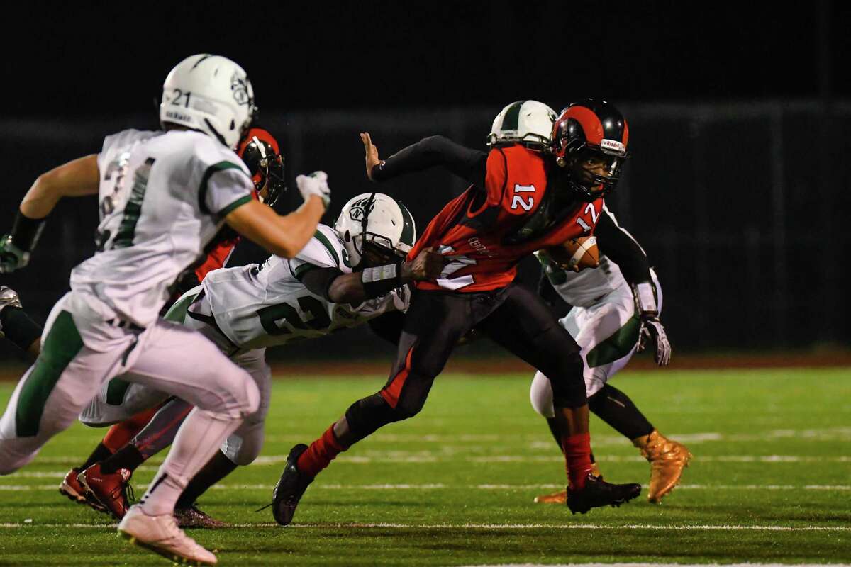 Norwalk cruises past Central