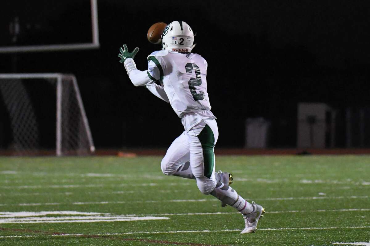 Norwalk cruises past Central