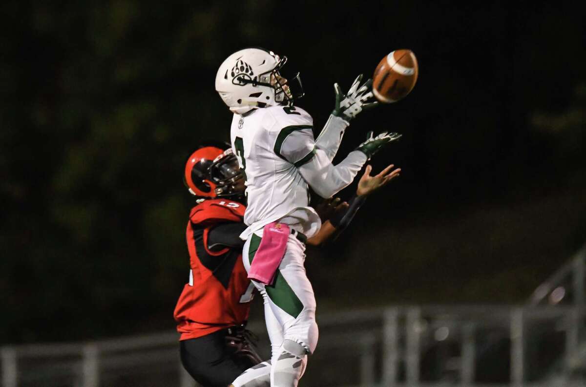 Norwalk cruises past Central