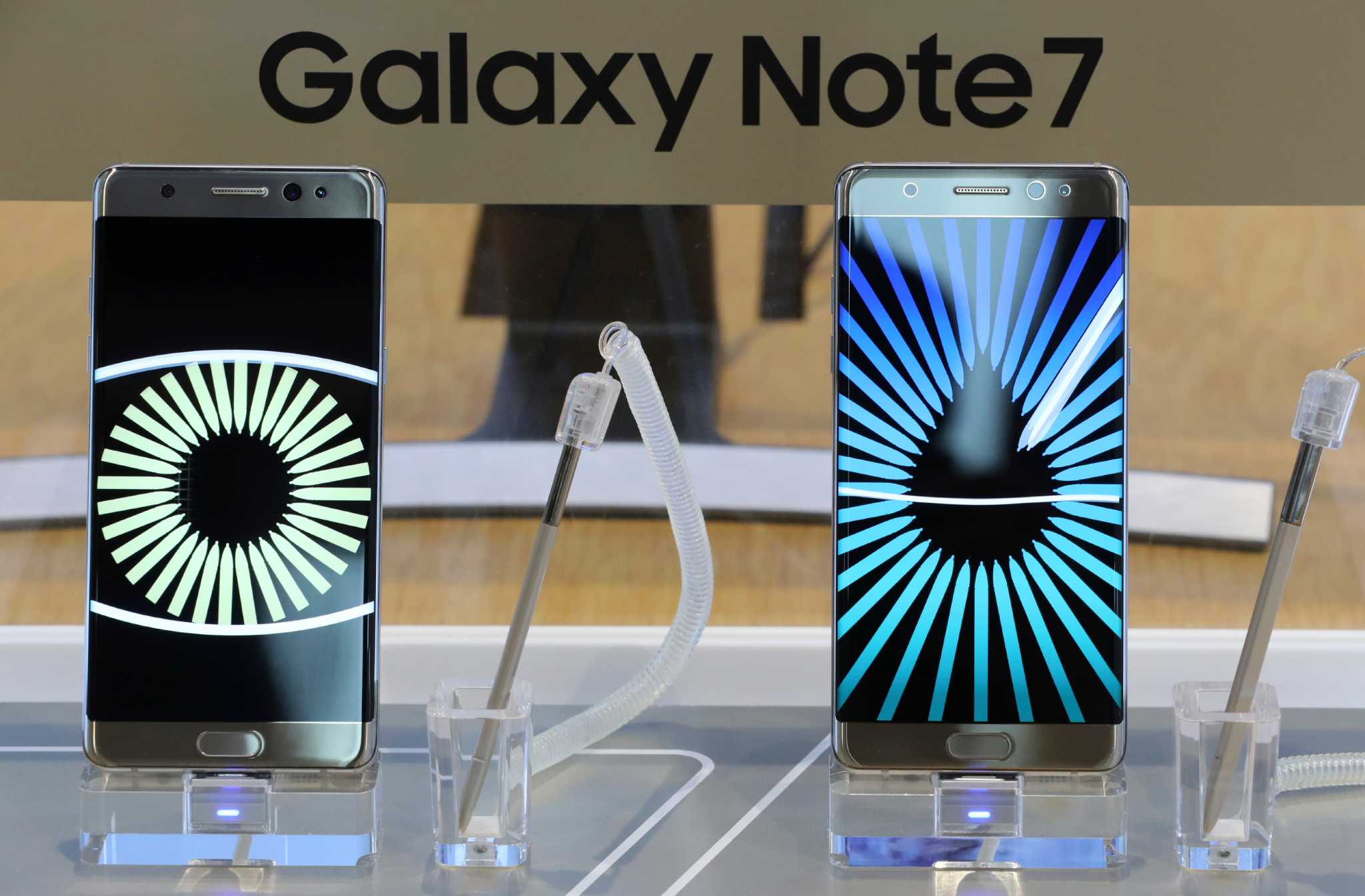 Airline passengers with Samsung Note 7 phones face fines in U.S.