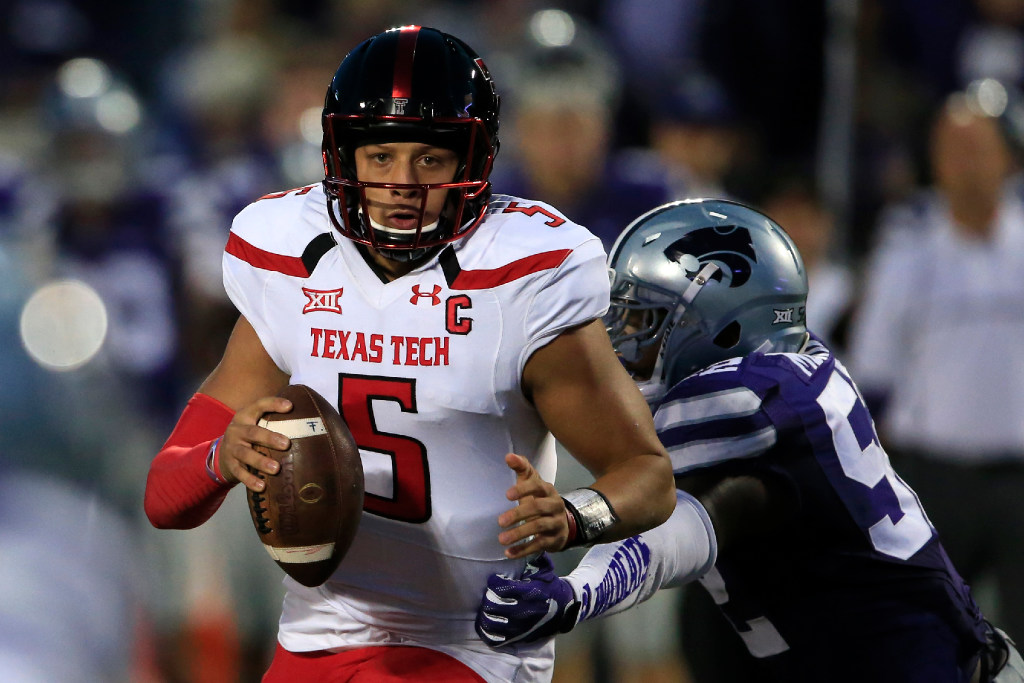 COLLEGE FOOTBALL: Texas Tech’s Mahomes earns national award