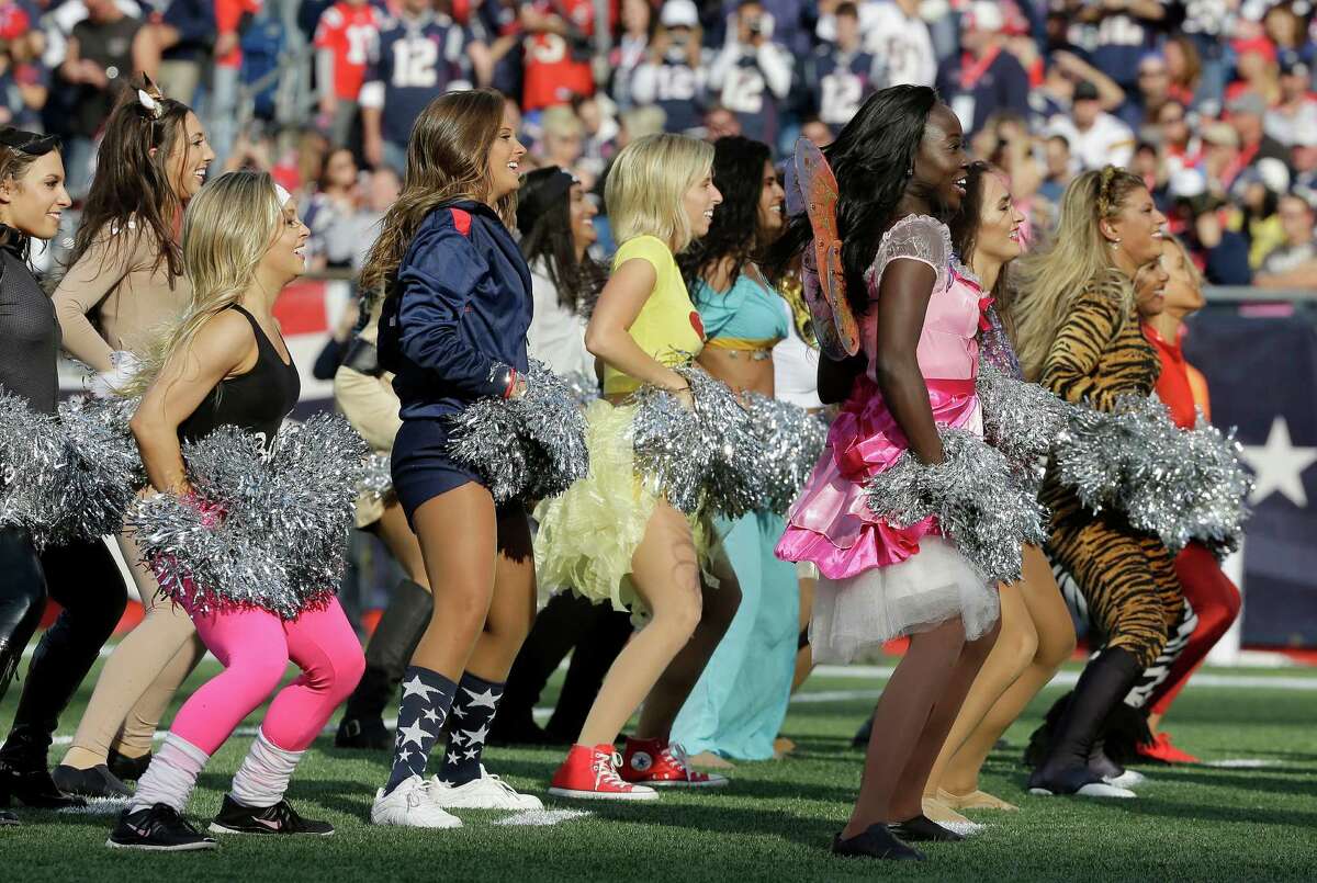 NFL Cheerleaders: Week 6