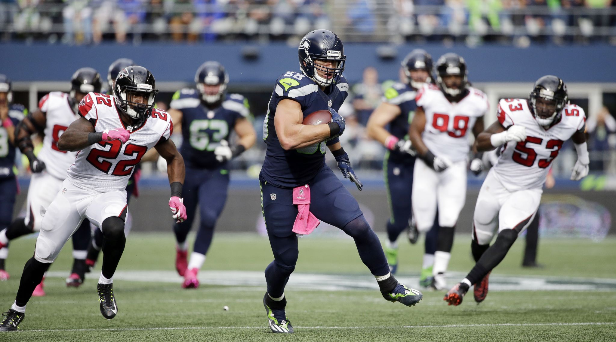 Seahawks TE Jimmy Graham misses practice with hip issue
