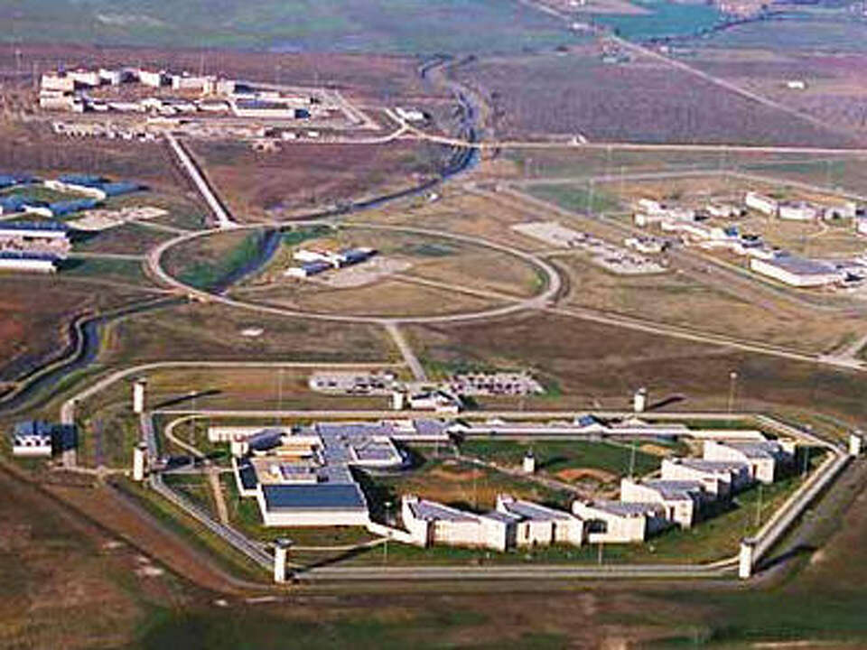 Man sentenced to 30 years for killing federal prison cellmate