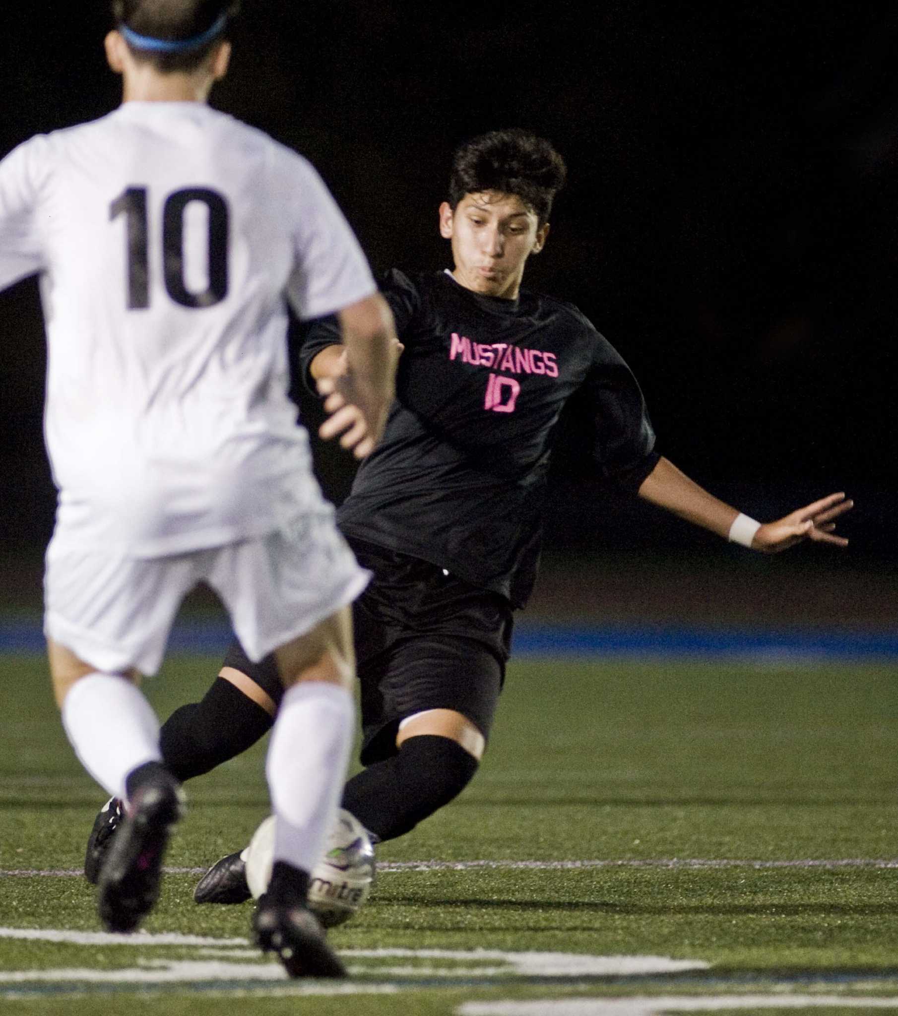 Brookfield boys soccer team looks sharp in win over Immaculate