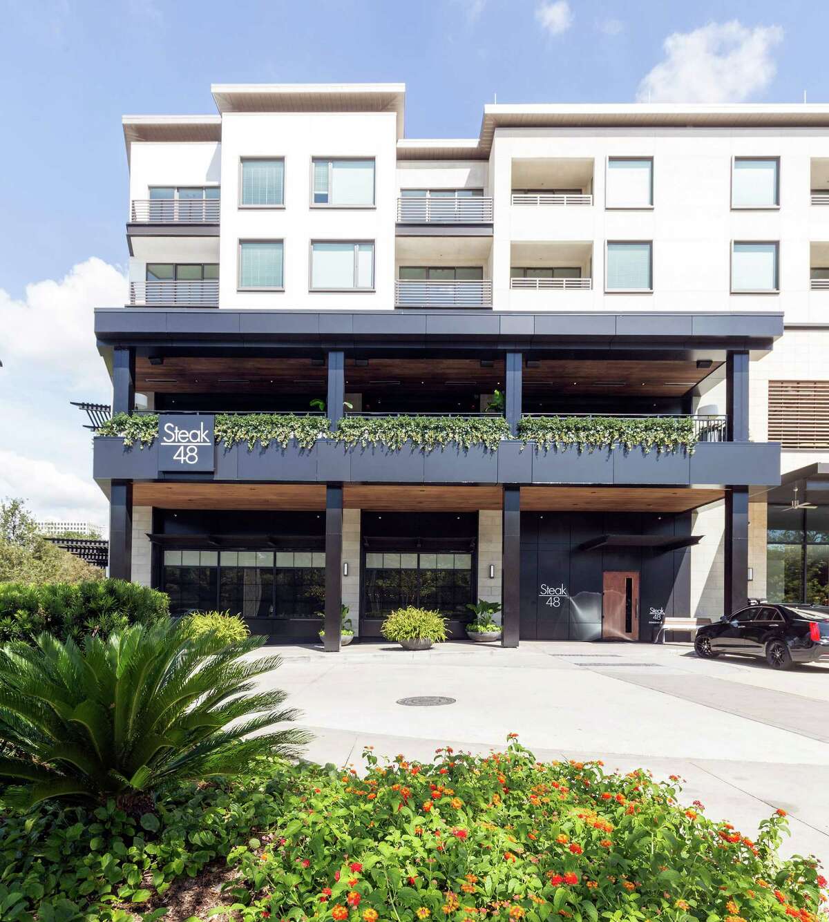 Steak 48 is more sizzle than substance