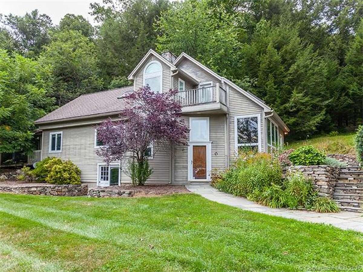 On the market: Actor's picturesque Connecticut colonial estate