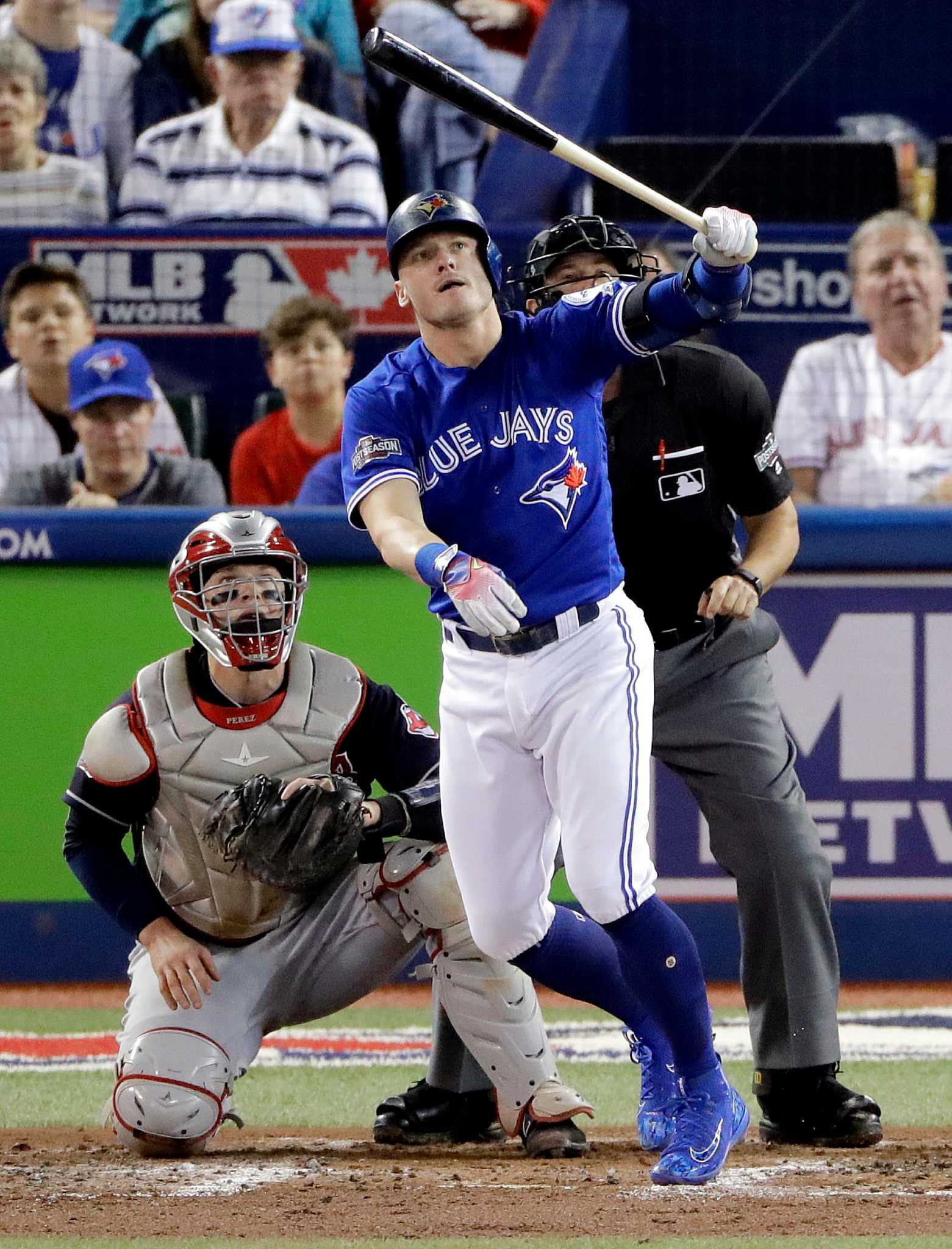Bats awaken, Jays stay alive