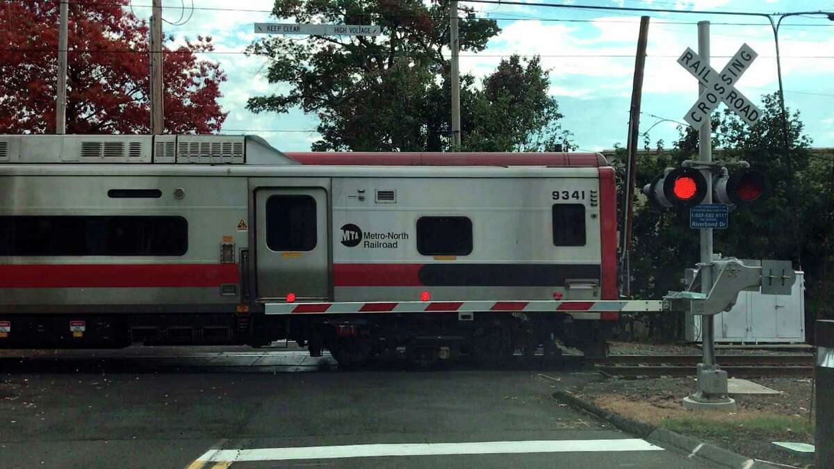 Metro-North buying 60 new rail cars, 10 bar cars