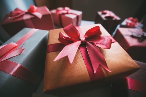 Tips to Give Unique, Meaningful Gifts this Holiday Season