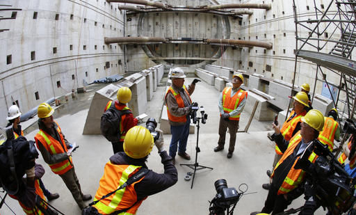 Seattle's giant drill passes halfway mark in tunnel project