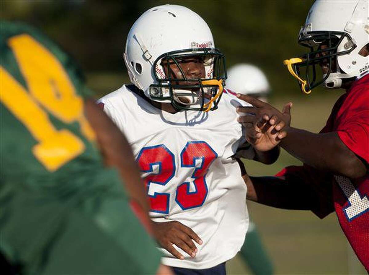 Female linebacker wins acceptance, starting spot on team