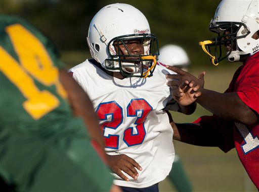 Female linebacker wins acceptance, starting spot on team