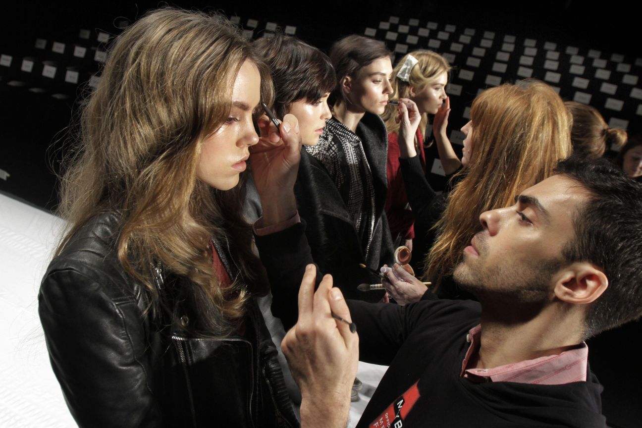 Vogue bans too-skinny models from its pages