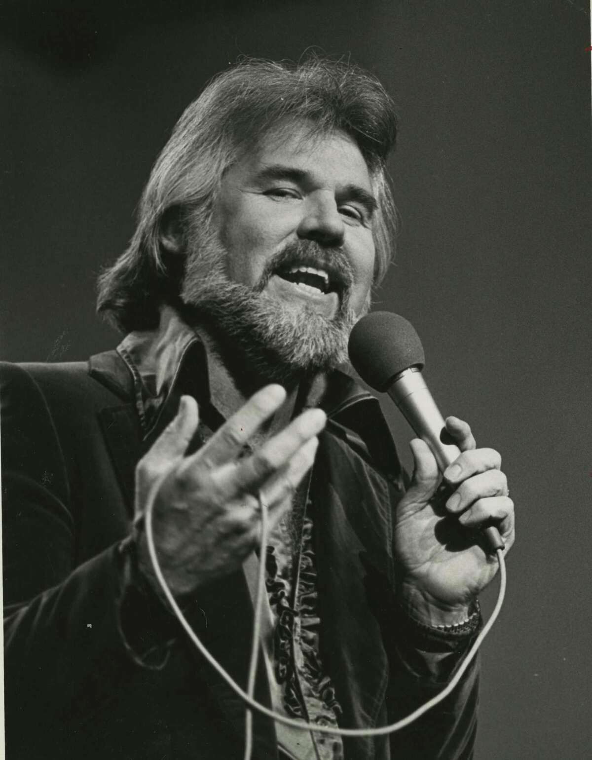 Balladeers like Kenny Rogers don't come around often
