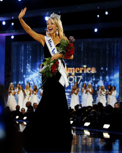 New Miss America begins reign with Atlantic City surf romp