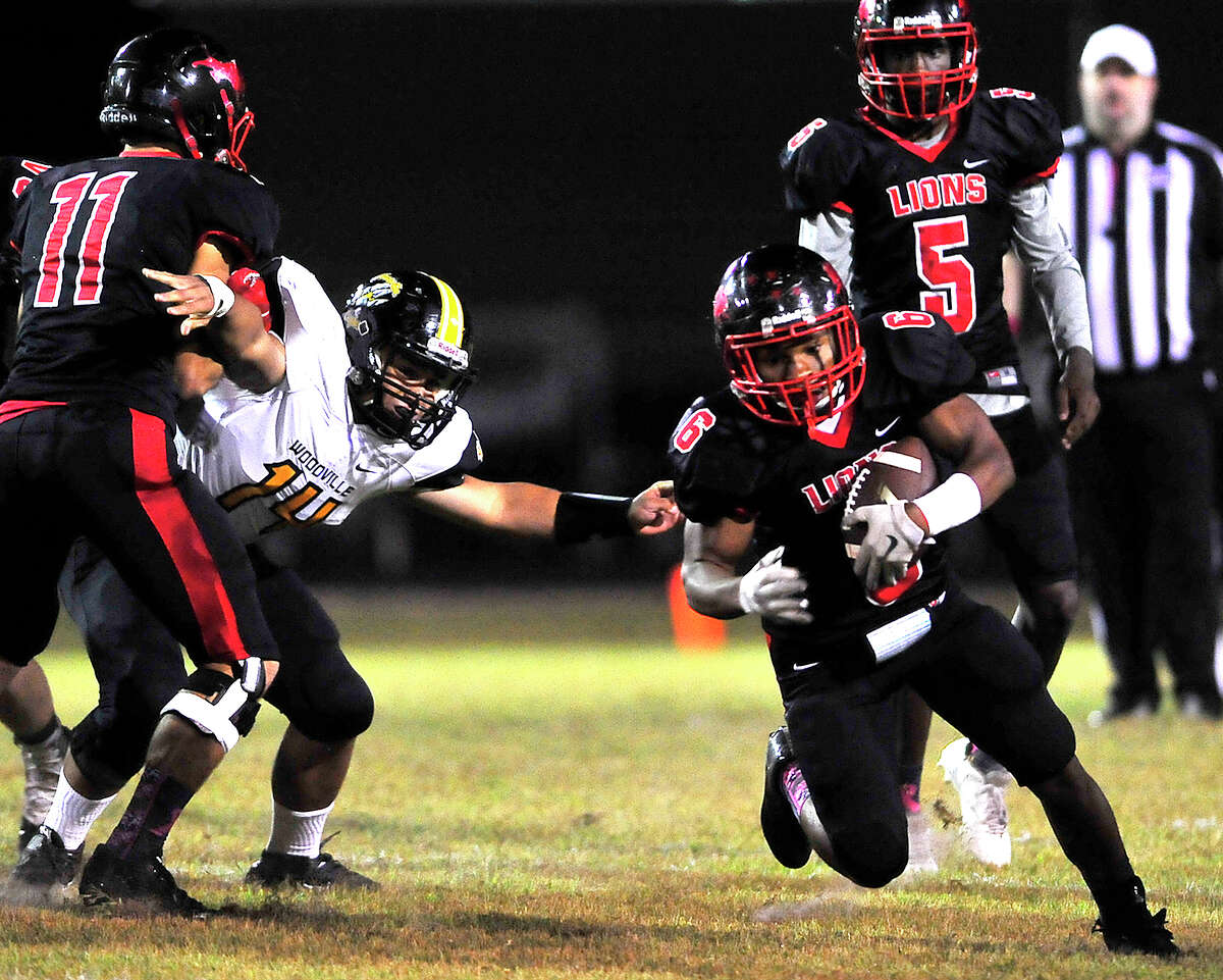 Woodville Eagles ground game plows over Kountze Lions