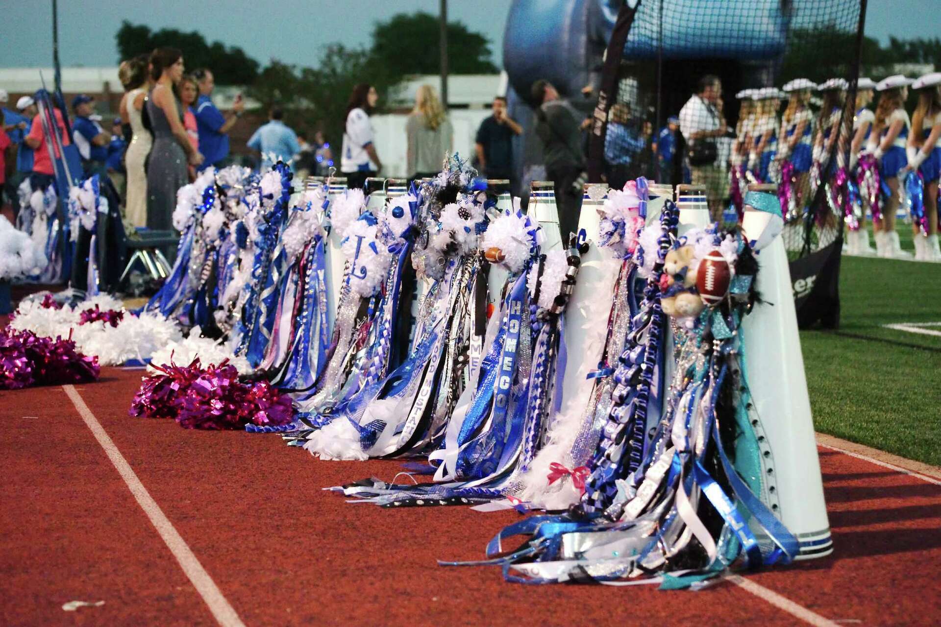 Texas homecoming mum season is here. What to know about the tradition