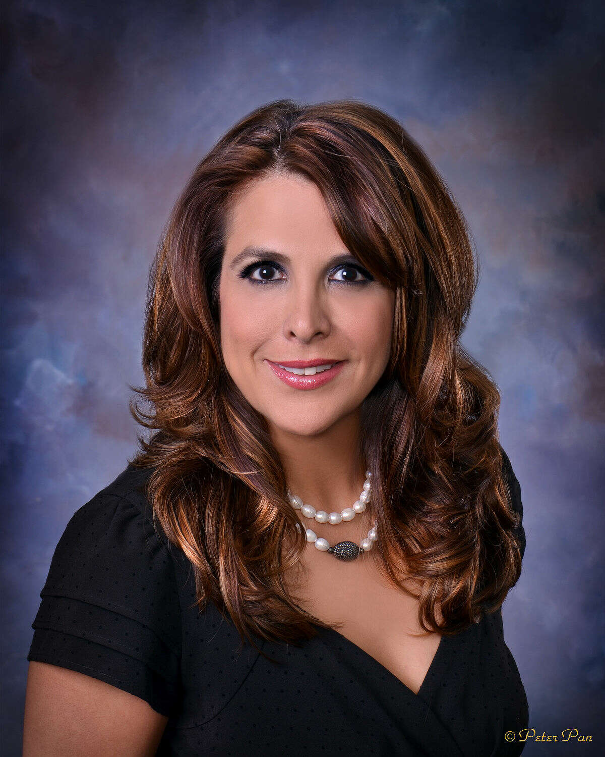 Take a peek inside this Lakeside mansion