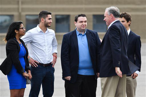 Kaine chats with university students, meets with Mondale