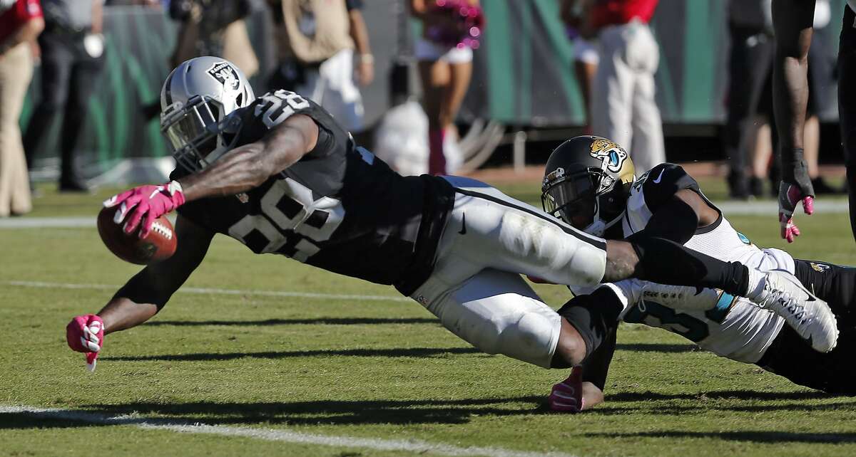 Raiders brush aside Jaguars, improve to 5-2