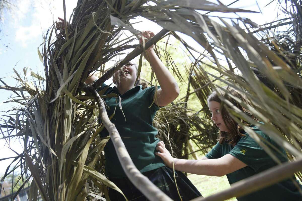 Greenwich Academy students build ‘wetu’ to get close to Native ...