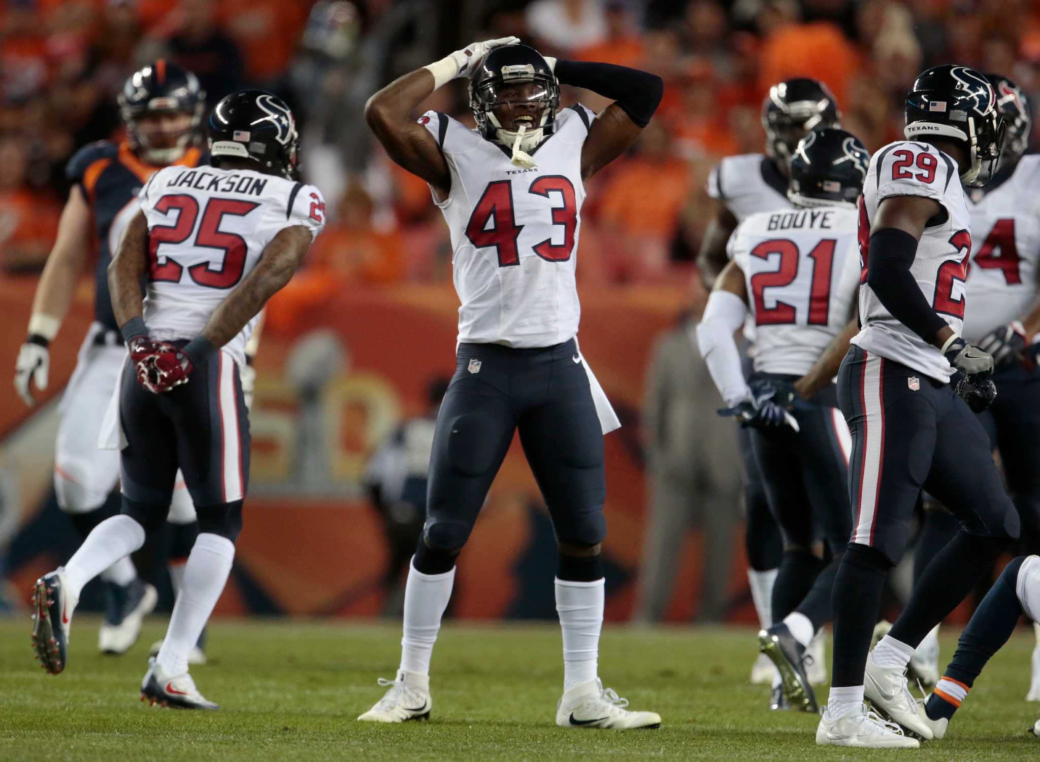 Texans' Corey Moore, Brian Peters still sidelined