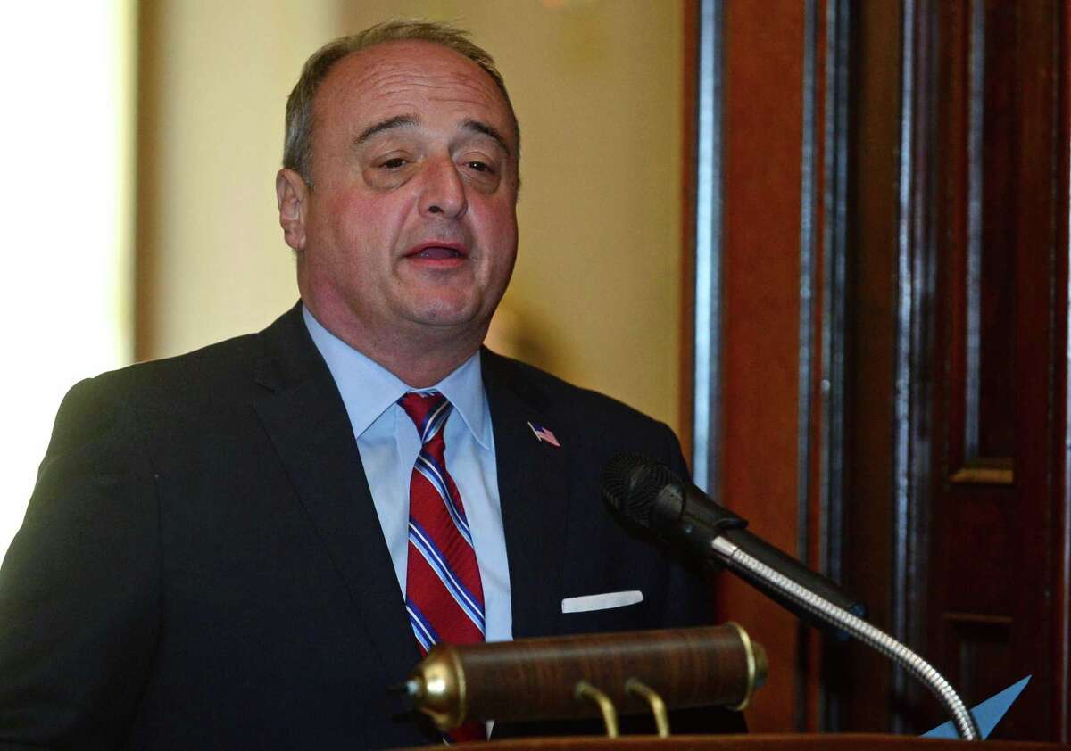 20 take Oath of Allegiance at Norwalk citizenship ceremony