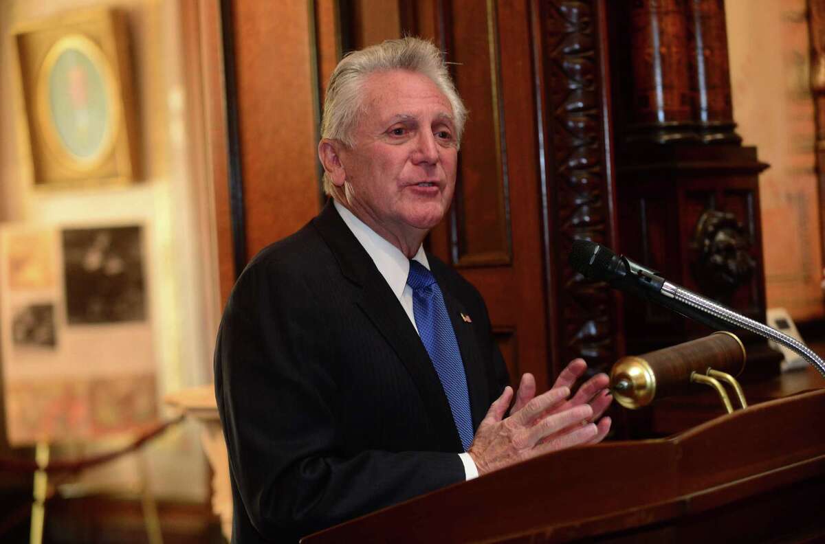 20 take Oath of Allegiance at Norwalk citizenship ceremony