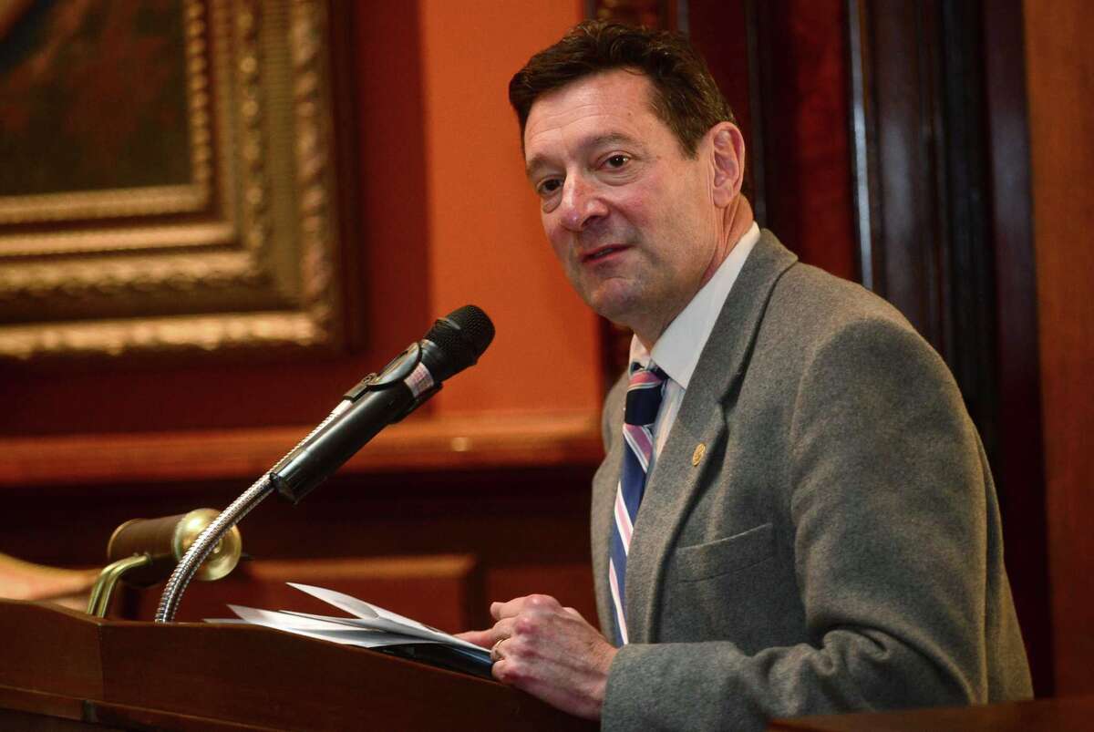 20 take Oath of Allegiance at Norwalk citizenship ceremony