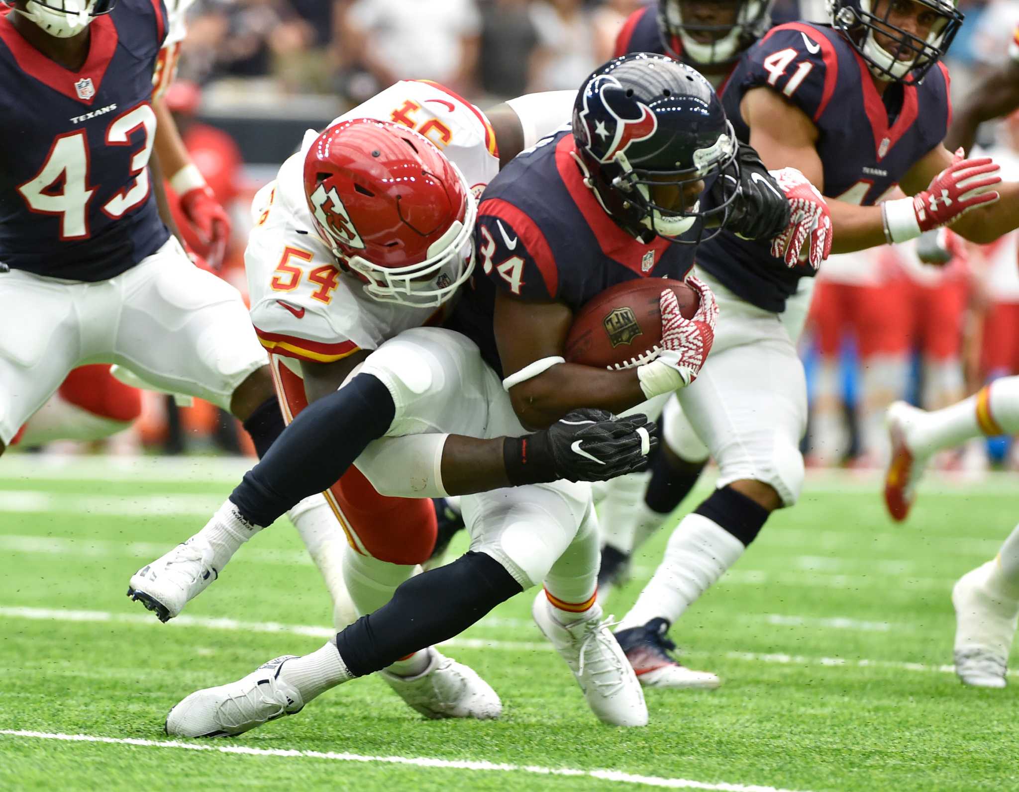 Texans work out linebacker Dezman Moses