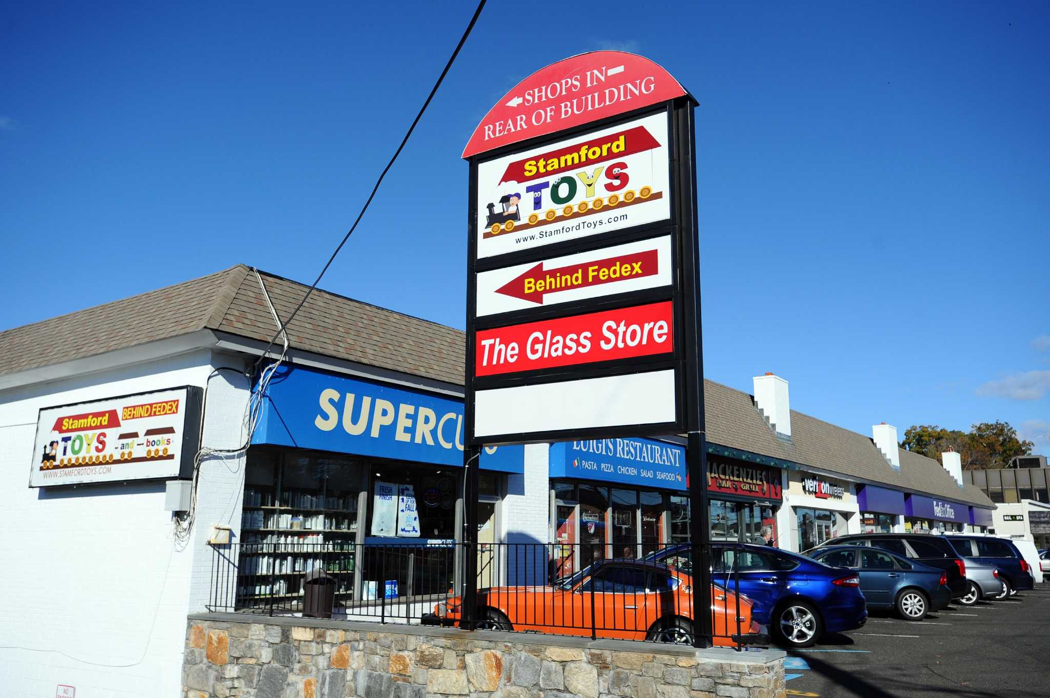 Stamford shopping center changes hands