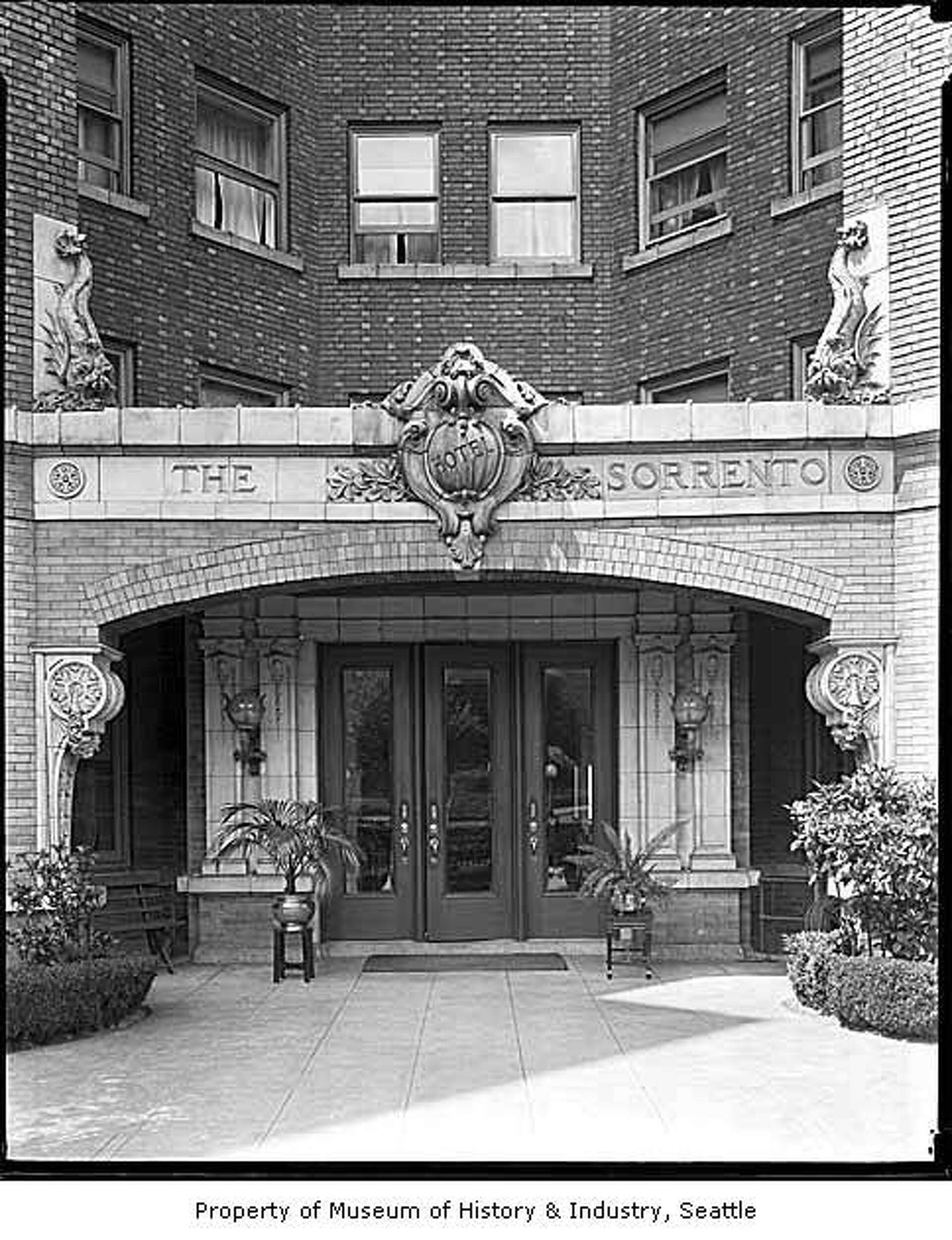 110 years ago: Seattle's oldest (and most haunted) hotel opens