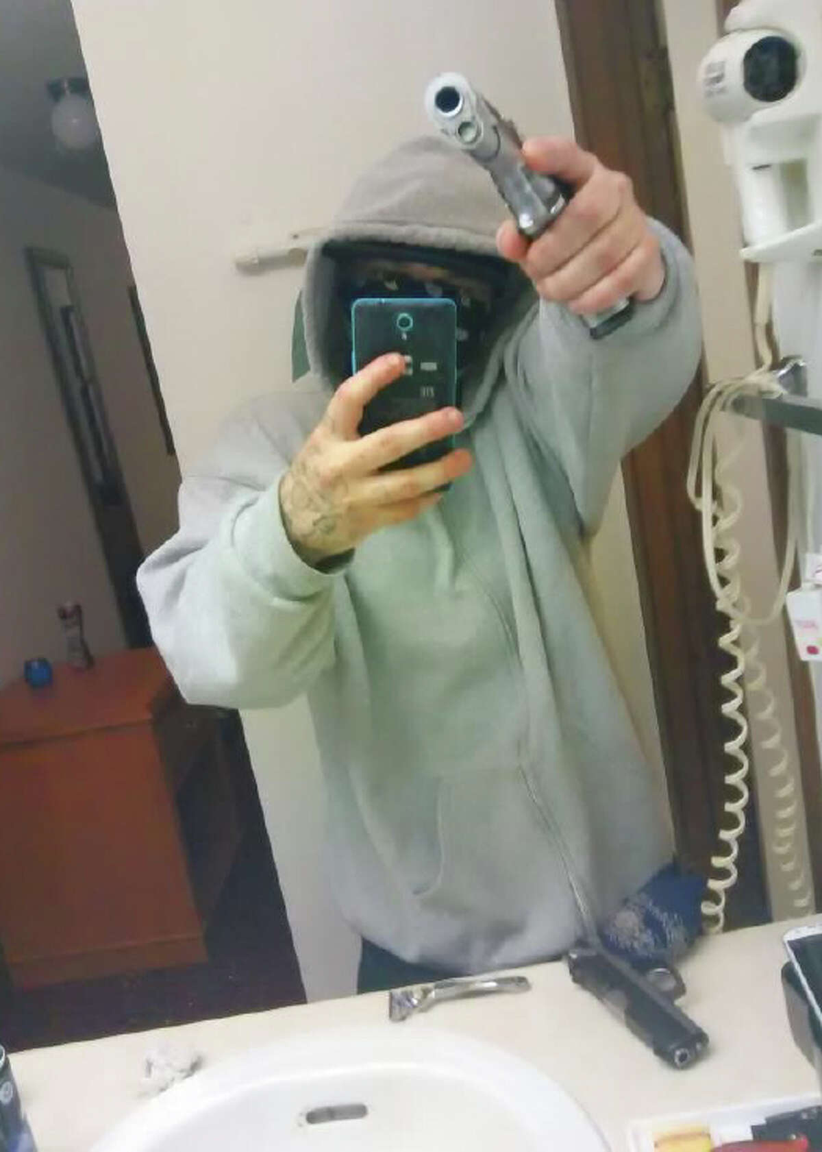 Feds use Seattle gangster's selfie against him