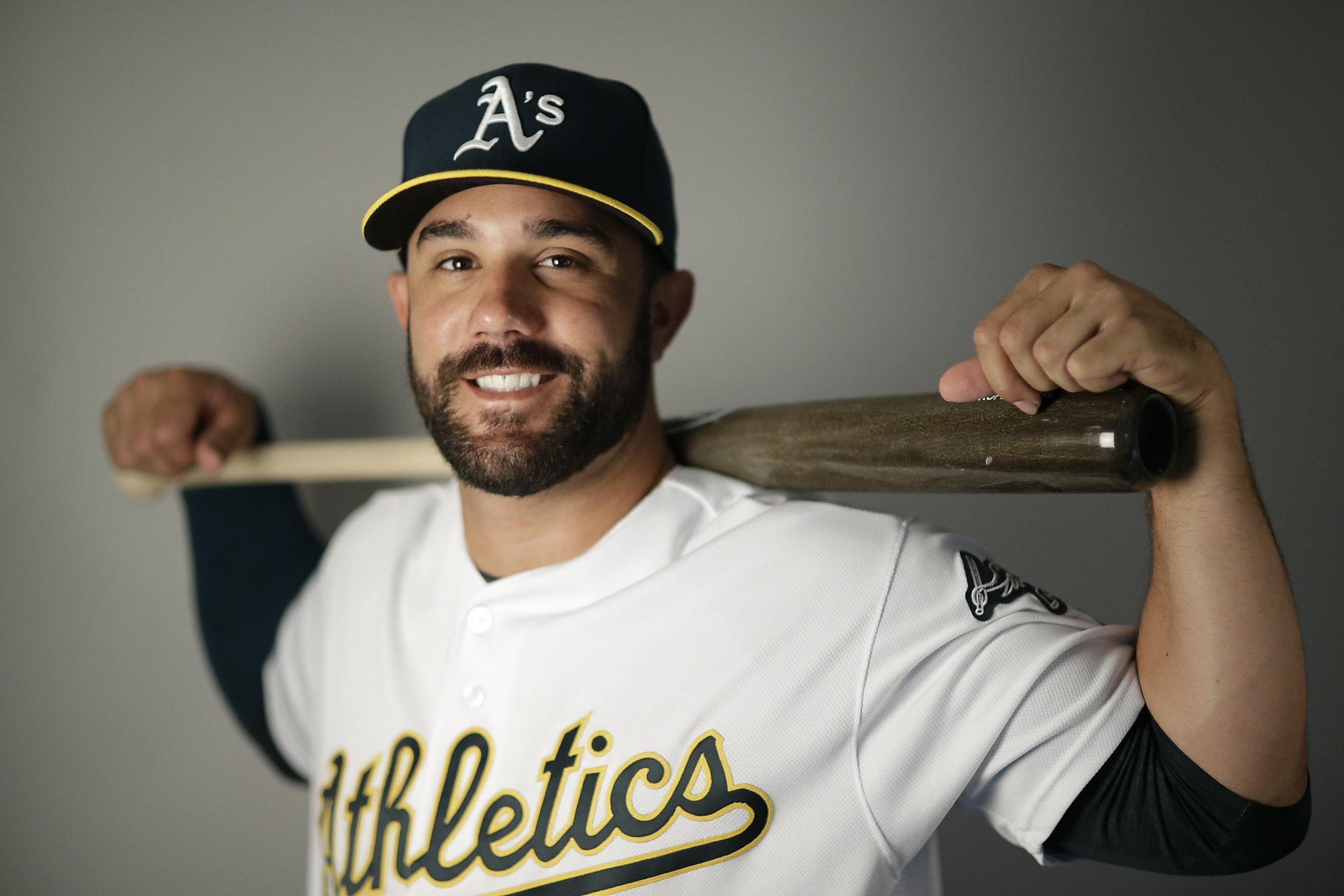 Andrew Lambo re-signs with A’s on minor-league deal
