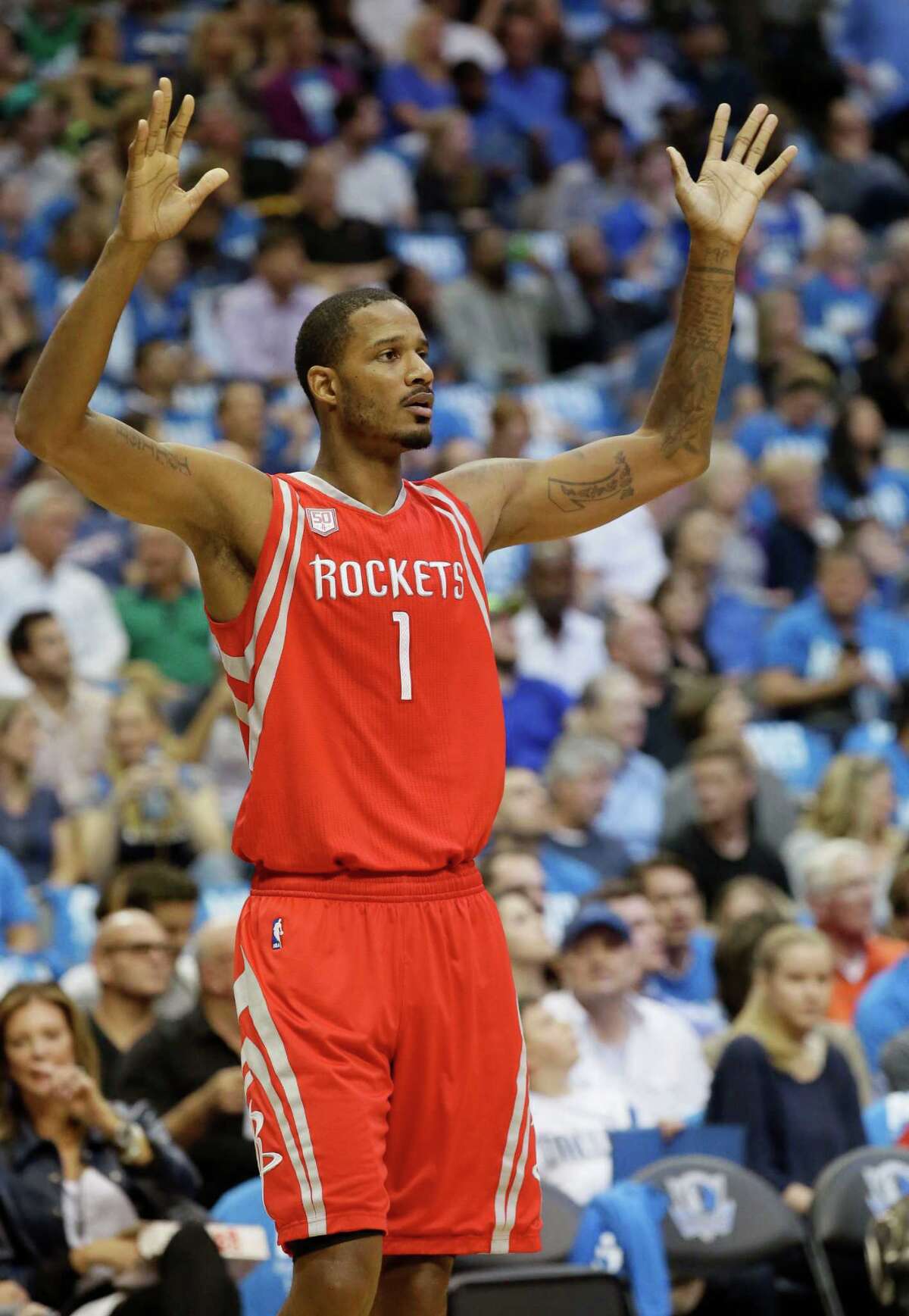 Rockets clip Mavericks for first win of season