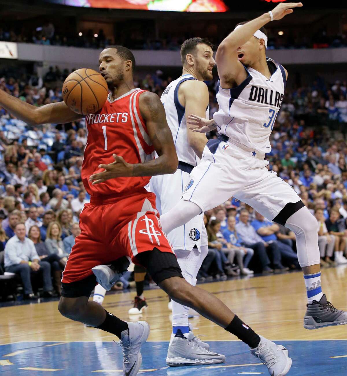 Rockets clip Mavericks for first win of season