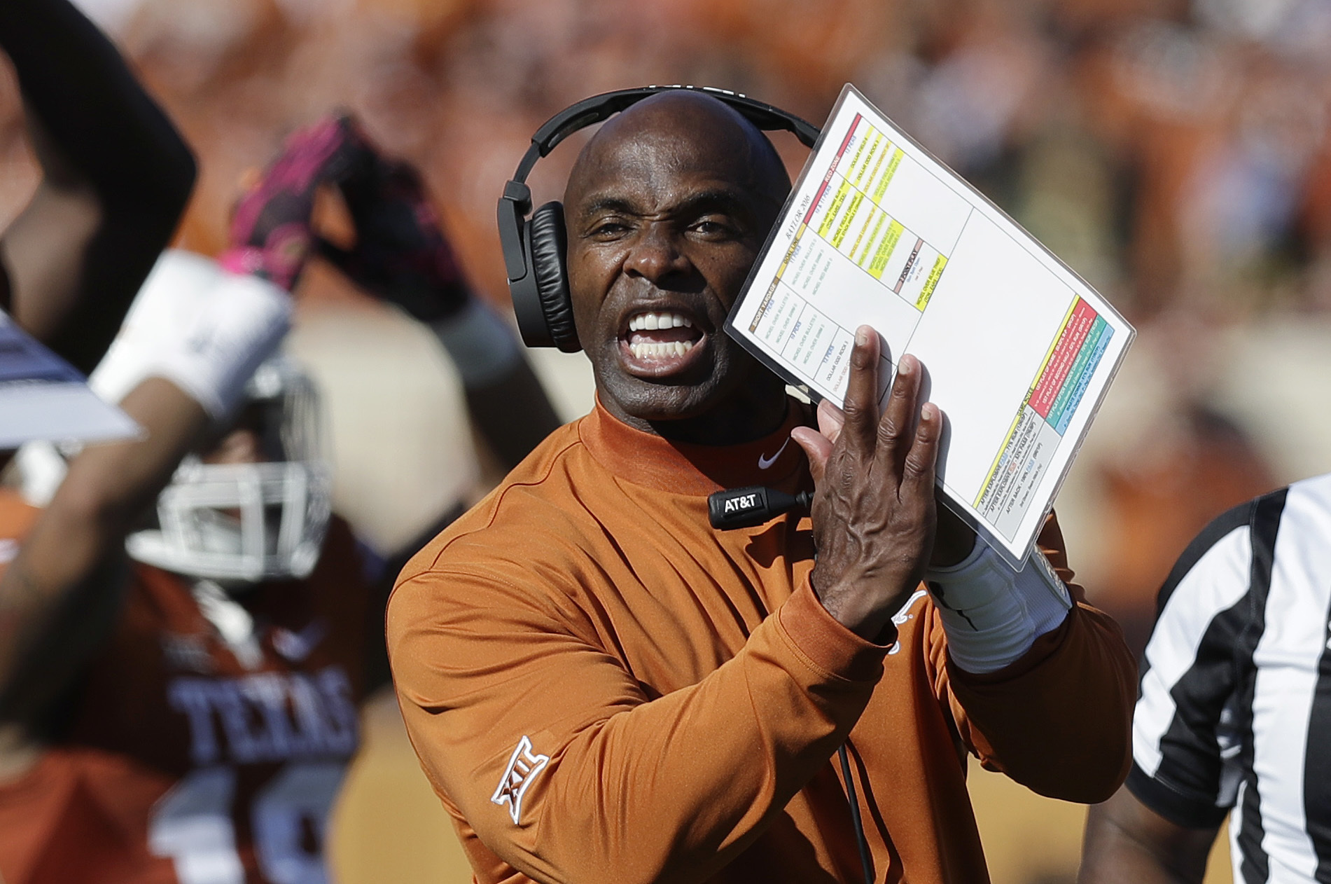 With big finish, Charlie Strong can make his case at UT