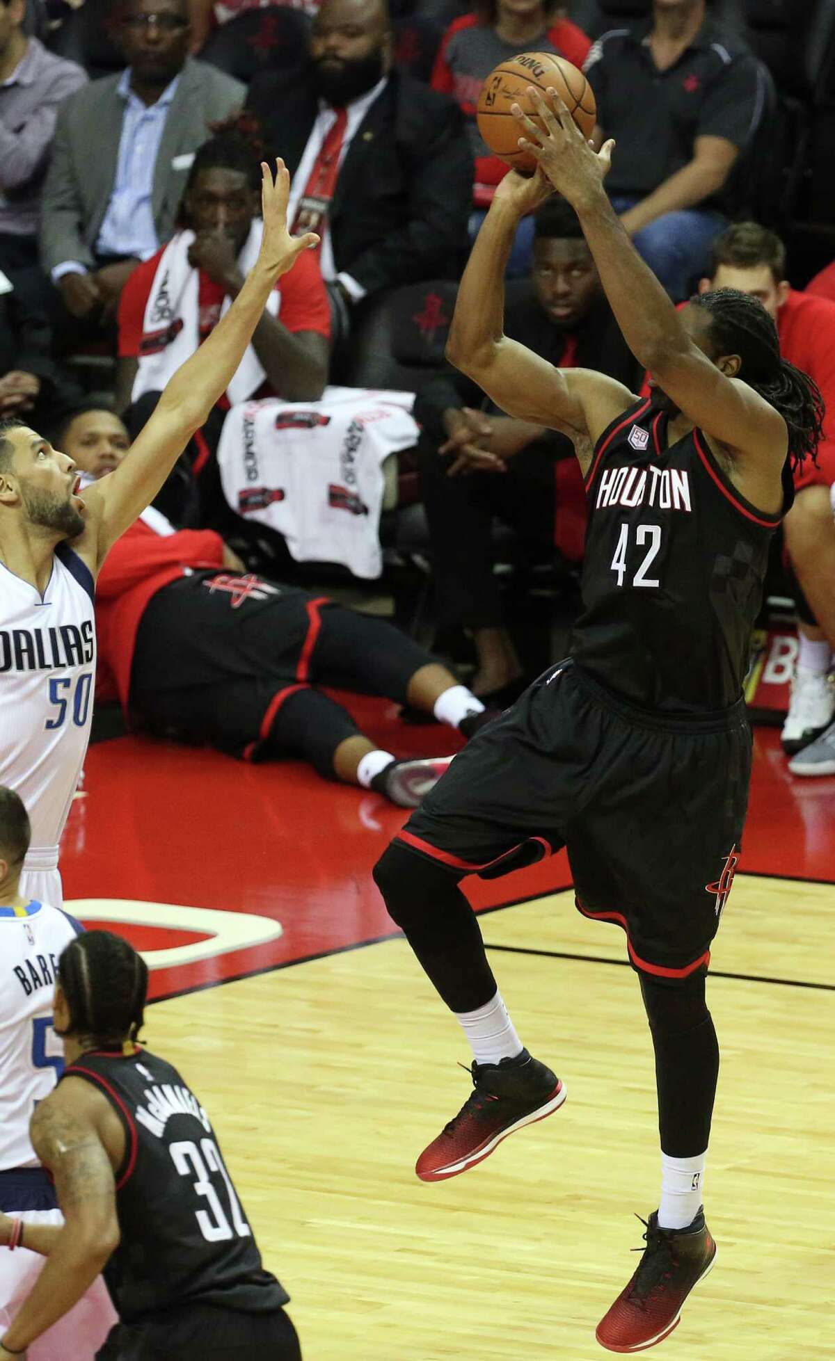 Rockets want Nene to take open threes