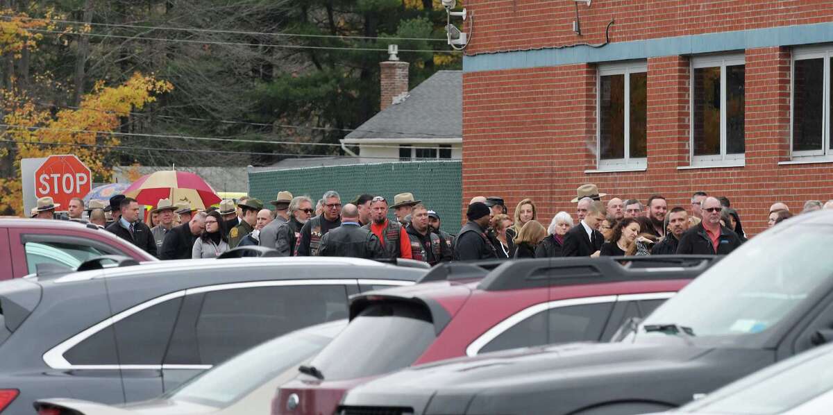 Hundreds unite to celebrate the life of Trooper Timothy Pratt