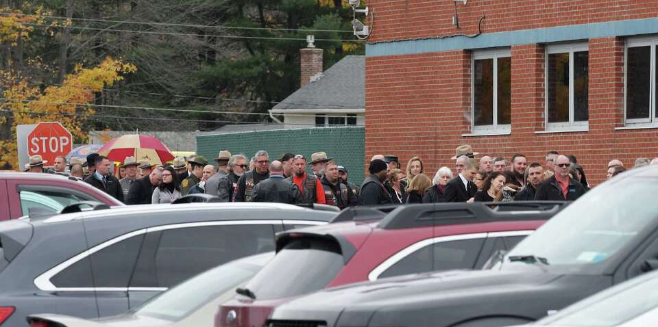 Hundreds unite to celebrate the life of Trooper Timothy Pratt