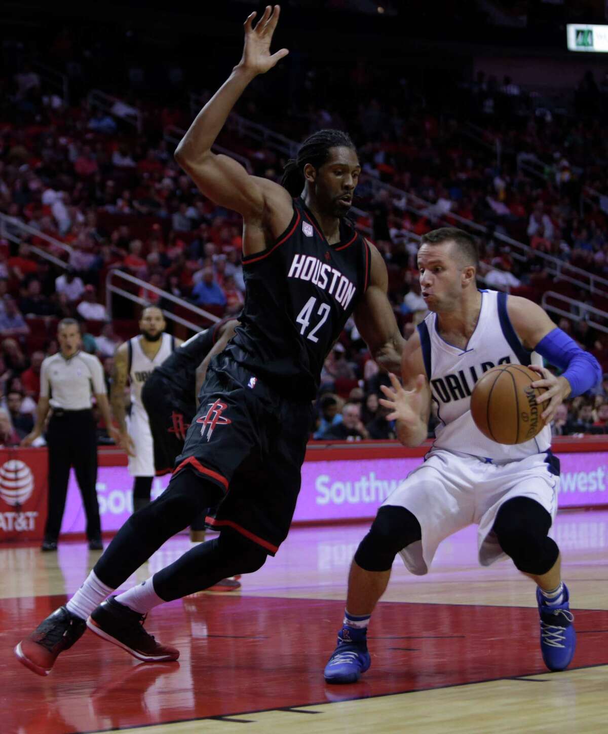 Rockets want Nene to take open threes