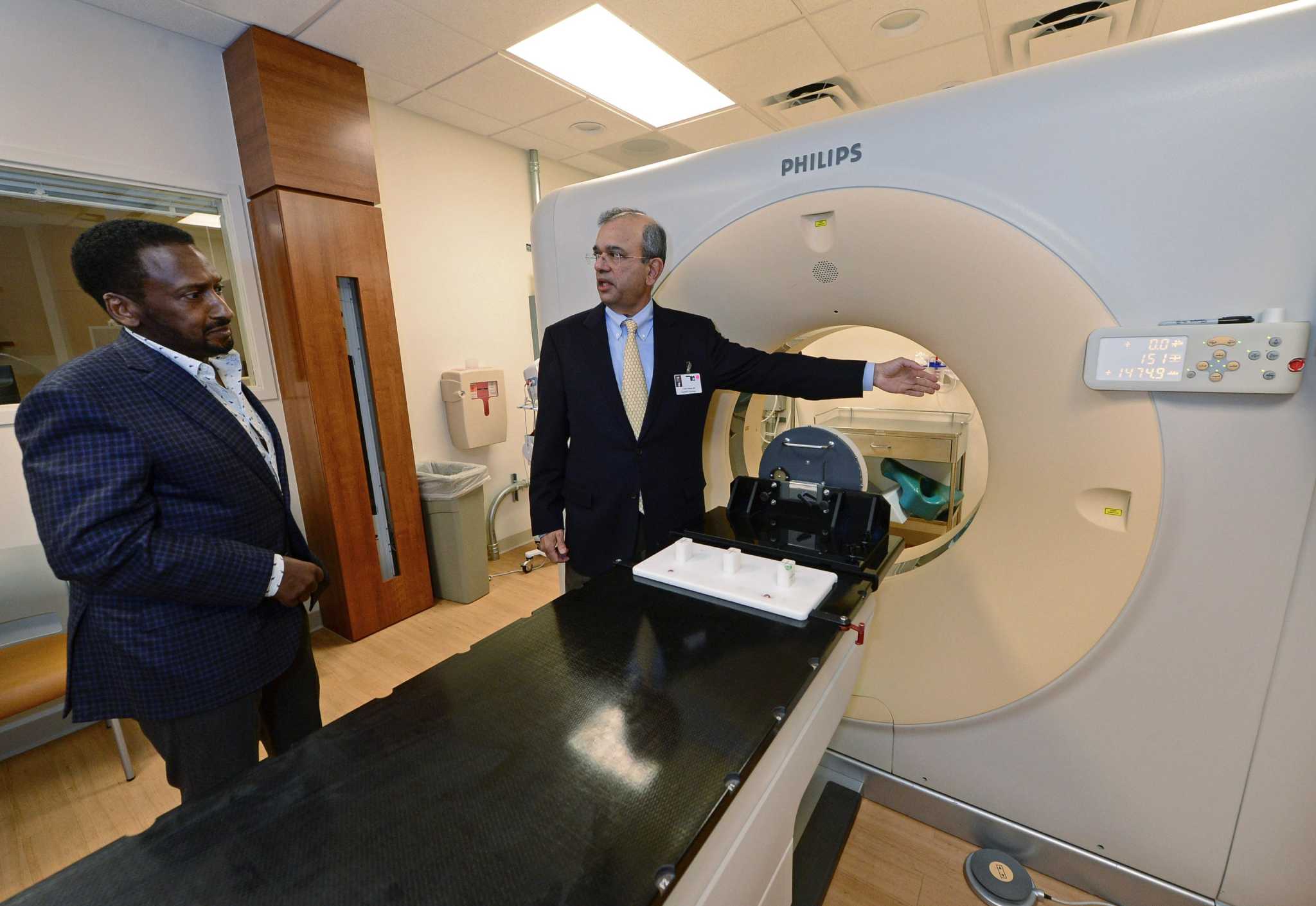 Hospital unveils cancer center