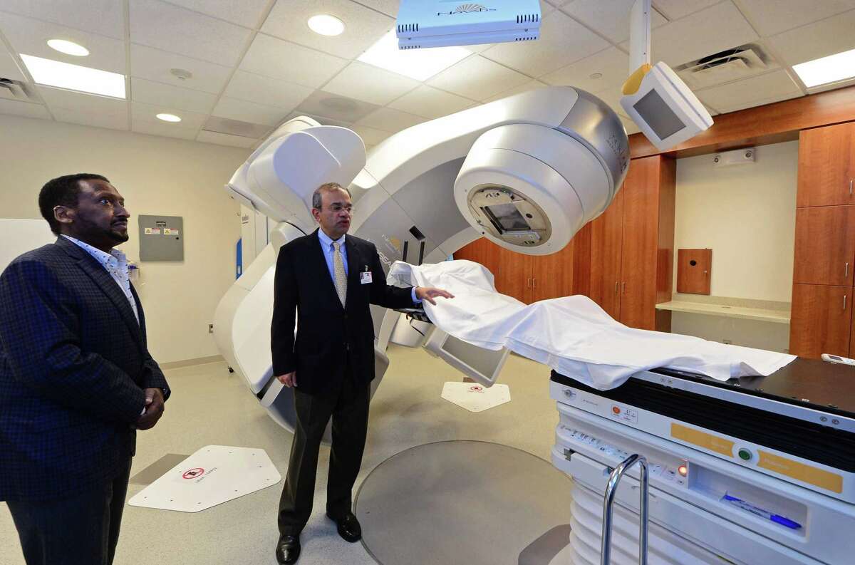 Hospital unveils cancer center