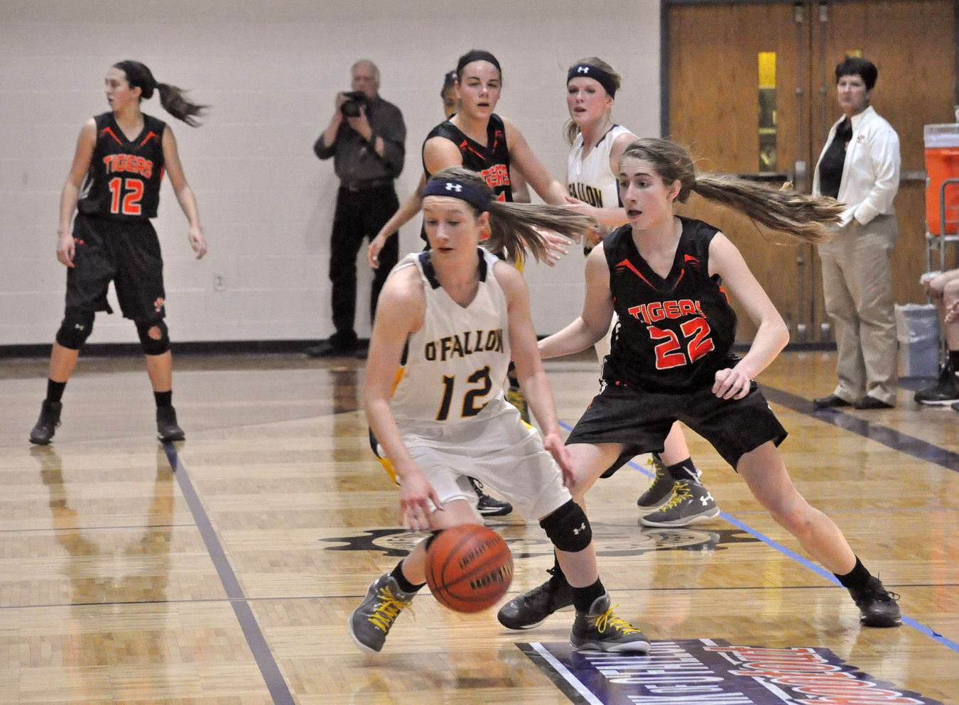 GIRLS' BASKETBALL: Edwardsville does enough to top O’Fallon