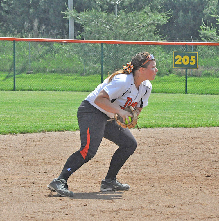 SOFTBALL: Edwardsville softball pounds Alton for the regional title