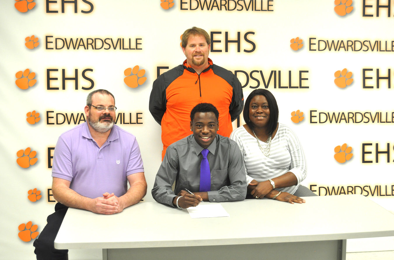 FOOTBALL: Davis takes junior college route