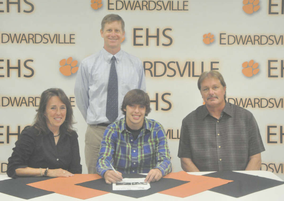 SOCCER: Swanner to continue soccer career in college